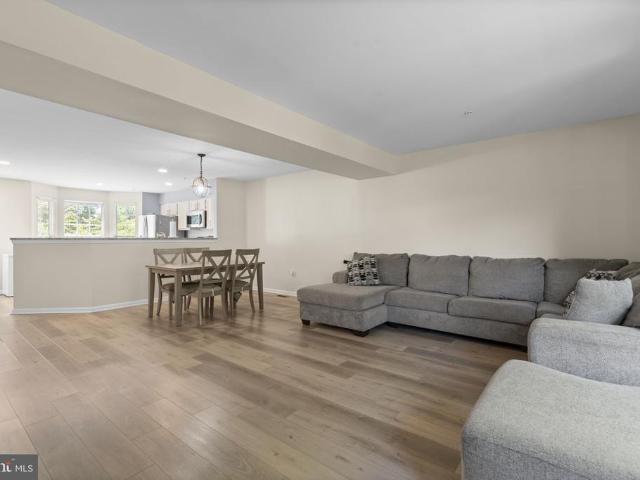6207 Yellow Dawn Court