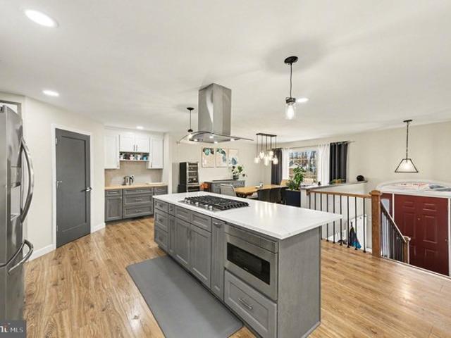 6208 Redwood Ln, Alexandria, VA 22310