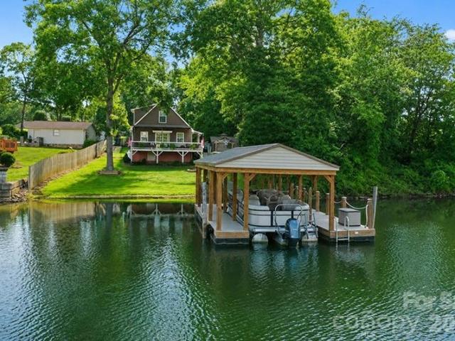 6208 Vandresser Pt, Hickory, NC 28601