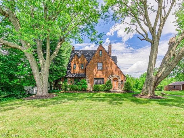 6209 Columbus Rd NE, Louisville, OH 44641