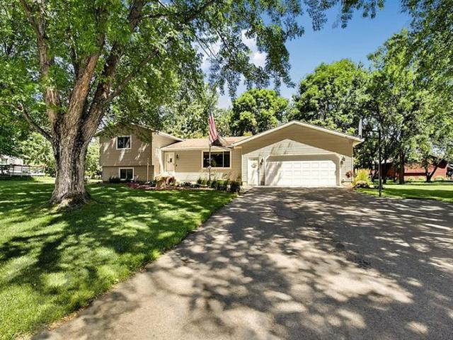 6209 Laurel Rd, Saint Cloud, MN 56303