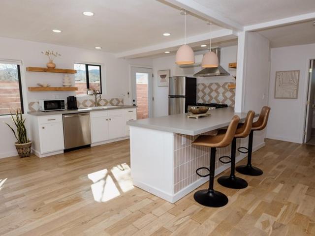 62004 Sunburst Cir, Joshua Tree, CA 92252