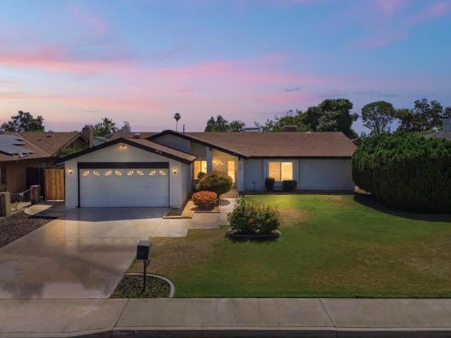6200 Summerfield Dr, Bakersfield, CA 93313