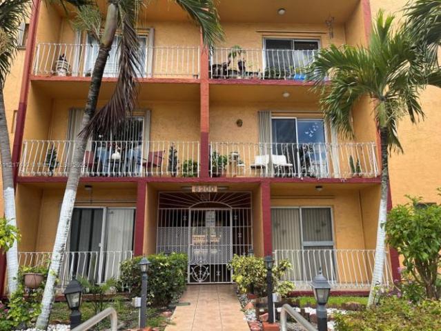 6200 W Flagler St 107, Miami, FL