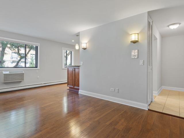6201 N Kenmore Ave, Unit 302, Chicago, IL 60660 | MLS #12616 | Compass