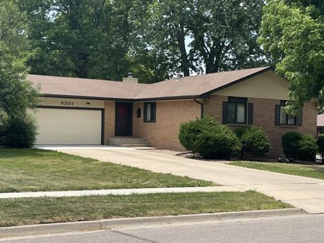 6201 Deerwood Dr, Lincoln, NE 68516