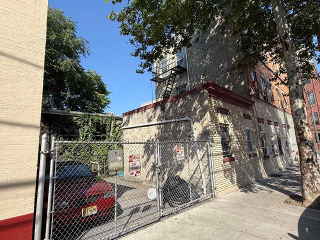 6201 Hudson Ave