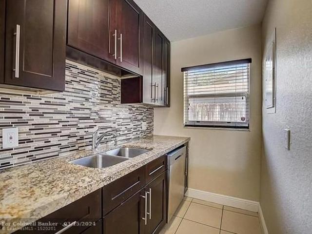 6201 Hayes St, Hollywood, FL 33024