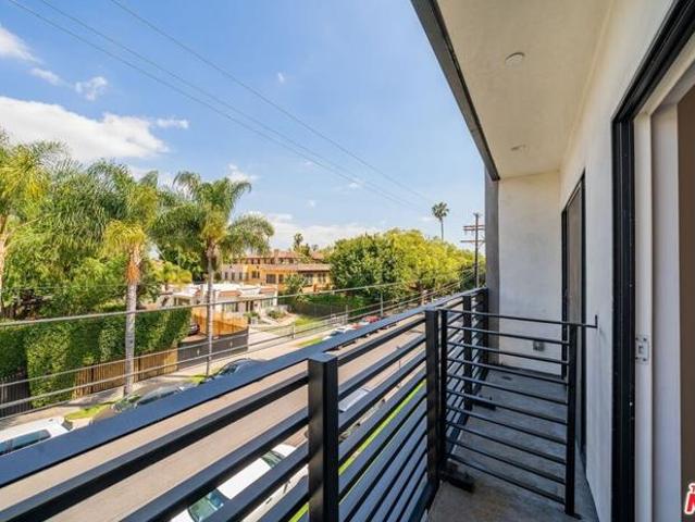 6201 La Mirada Ave #7 Los Angeles, CA 90038