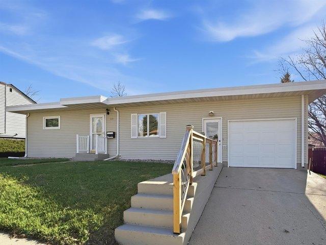 620 13th St, Minot, ND 58703