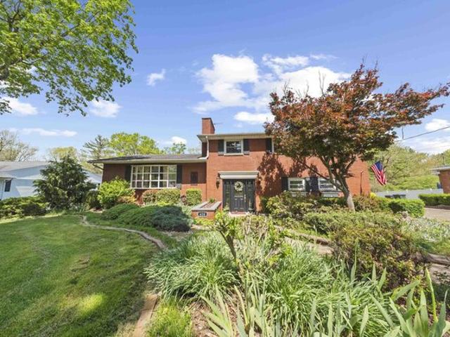 620 Amanda Furnace Dr, Ashland, KY 41101