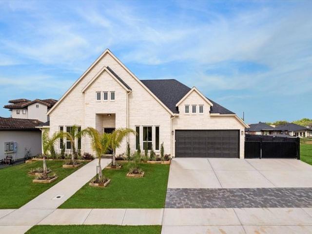 620 Appia Dr, Kemah, TX 77565