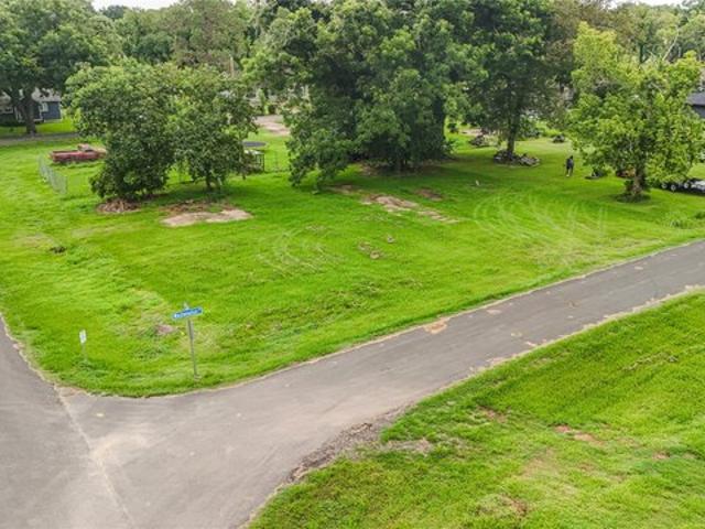 620 Austin St, West Columbia, TX 77486