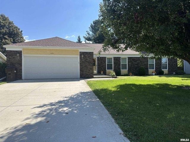 620 Black Hills Dr, Taylorville, IL 62568