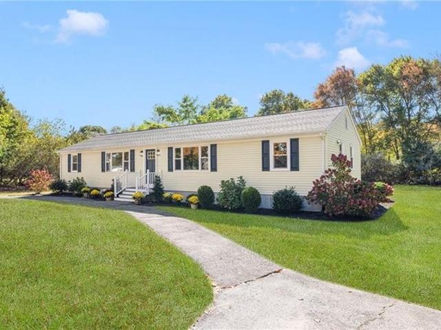 620 Dry Bridge Rd, North Kingstown, RI 02852