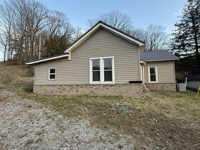 620 E Gilley Ave, Big Stone Gap, VA 24219