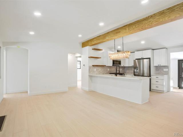 620 E Grand Avenue
