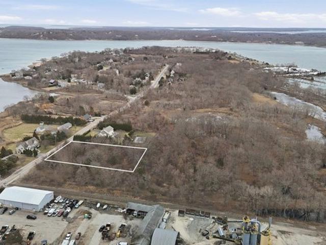 620 Kerwin Blvd, Greenport, NY 11944
