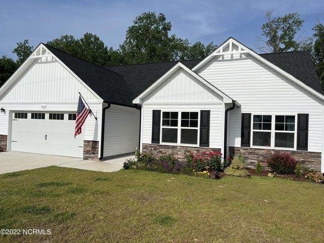 620 Osprey Landing Dr, Holly Ridge, NC 28445
