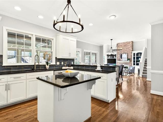 620 Lake Medlock Ct, Alpharetta, GA