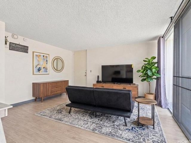 620 McCully St Apt 308, Honolulu, HI 96826