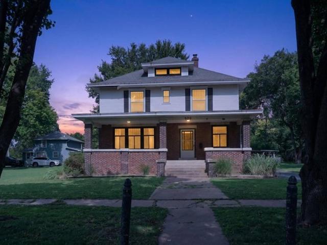 620 N 10th St, Fredonia, KS 66736