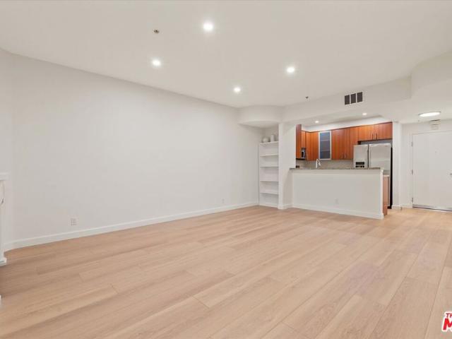 620 S Gramercy Place 122