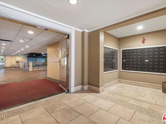 620 S Gramercy Place 327