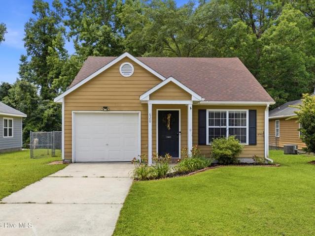 620 S Hampton Dr, Jacksonville, NC 28546