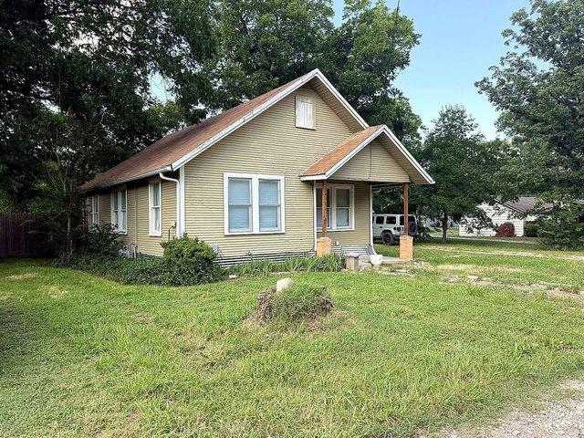 620 W 12th St, Bonham, TX 75418