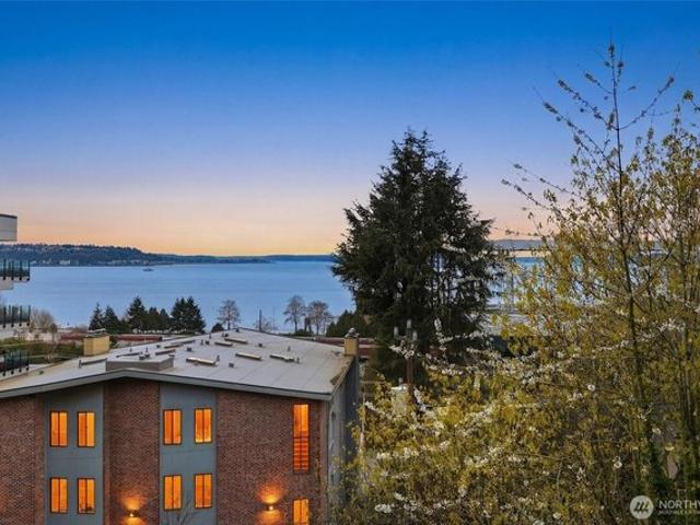 620 W Mercer Pl Apt 2B, Seattle, WA 98119