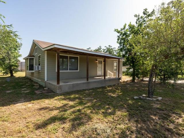 620 Viewpoint Dr, Poteet, TX 78065
