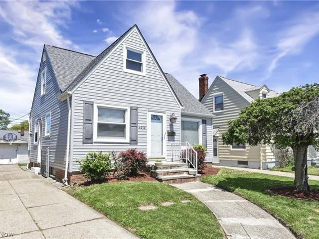 6214 Snow Rd, Parma, OH 44129
