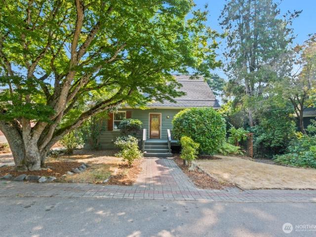 6214 24th Avenue NE