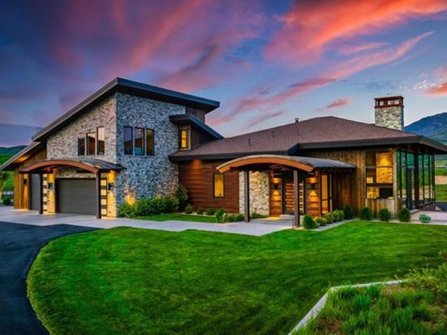 6215 N Horseshoe Ln, Mountain Green, UT 84050