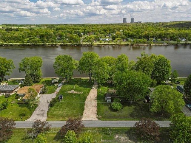 6215 N River Dr, Oregon, IL 61061