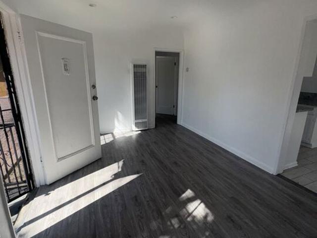 6215 Crenshaw Boulevard