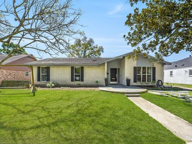 6215 Queensloch Dr, Houston, TX 77096