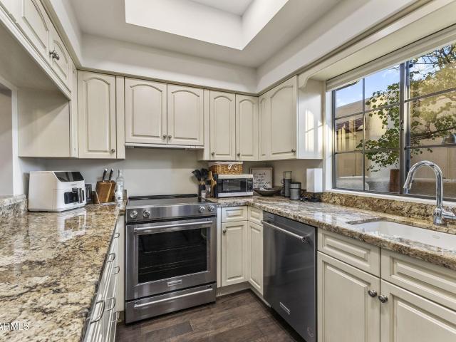 6216 N 30th Pl, Phoenix, AZ 85016 | Compass