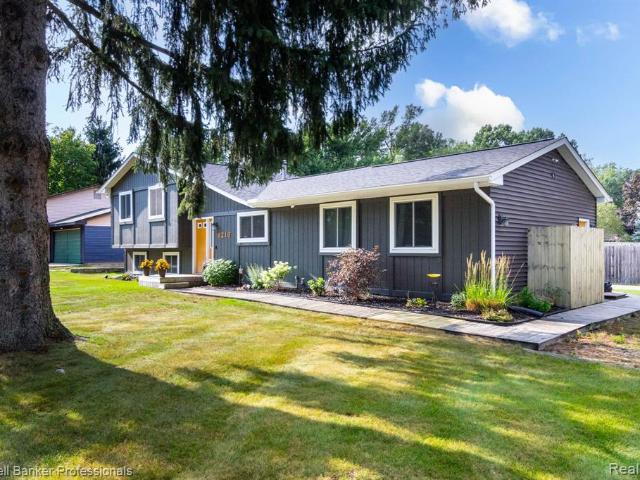 6216 Elizabeth Lake Road