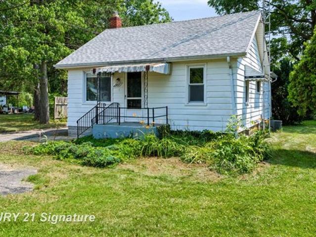 6217 W Coldwater Rd, Flushing, MI 48433