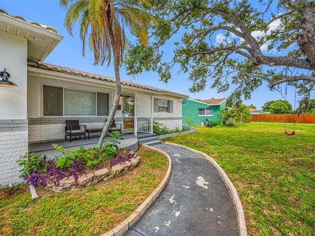 6219 Hampton Dr N, Saint Petersburg, FL 33710