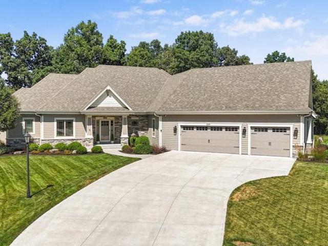 6219 S Delora Ct, New Berlin, WI 53151