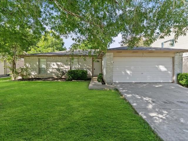 6210 Vinewood Ln, League City, TX 77573