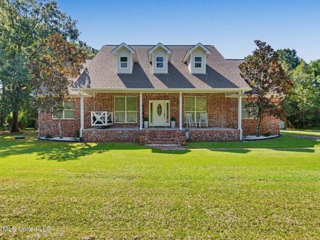 6211 Crump Rd, Kiln, MS 39556