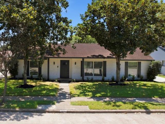 6211 Dumfries Dr, Houston, TX 77096