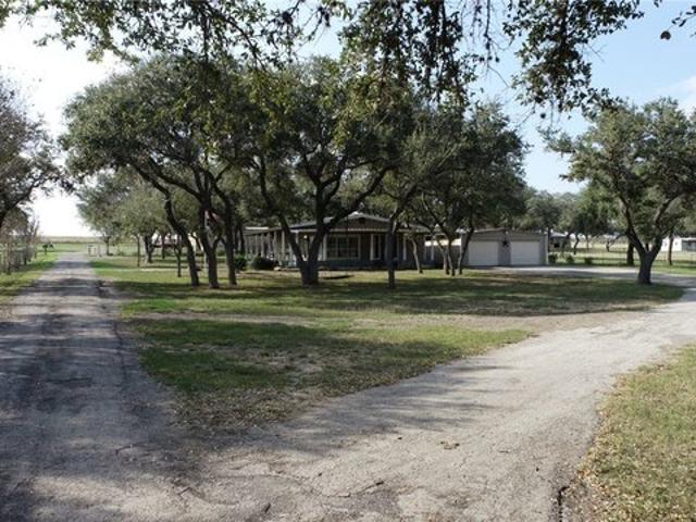 6211 FM 673, Beeville, TX 78102