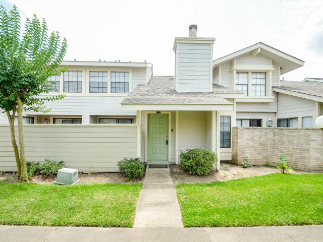 6211 Ludington Drive 21 909