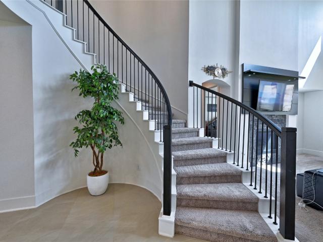 6211 Shore Ridge Court