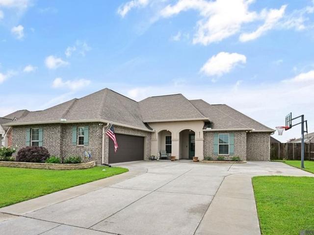 6211 Soaring Dr, Gonzales, LA 70737